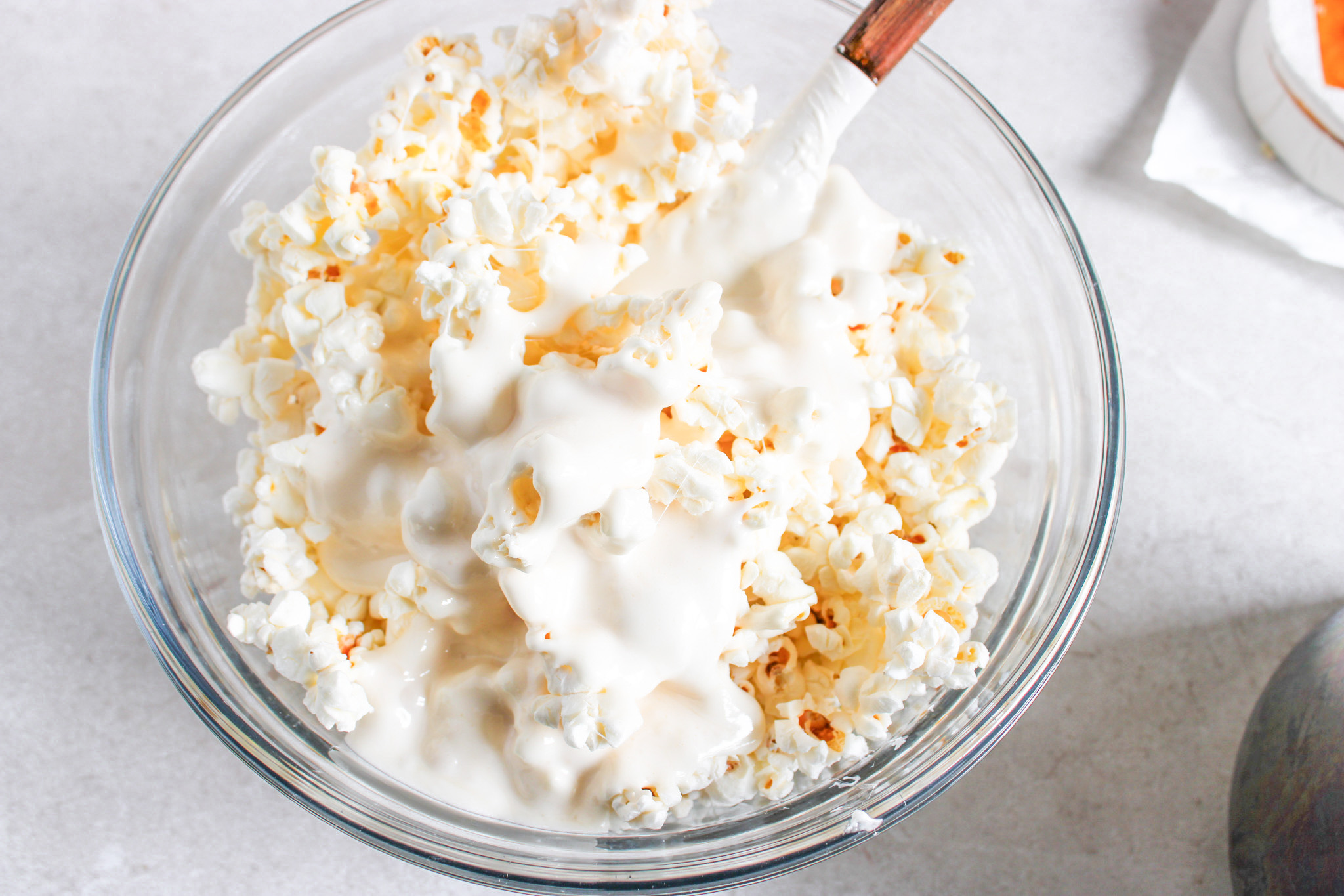 HALLOWEEN POPCORN BALLS - Party Food Ideas